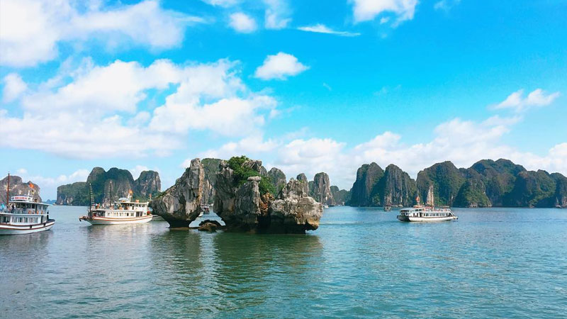 Tour du lịch Hạ Long Tuyến 1: Hòn Chó Đá – Hòn Đỉnh Hương Ba Hang - Hòn ...