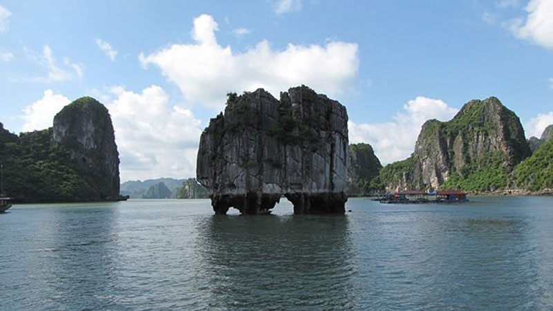 Tour du lịch Hạ Long Tuyến 1: Hòn Chó Đá – Hòn Đỉnh Hương Ba Hang - Hòn ...